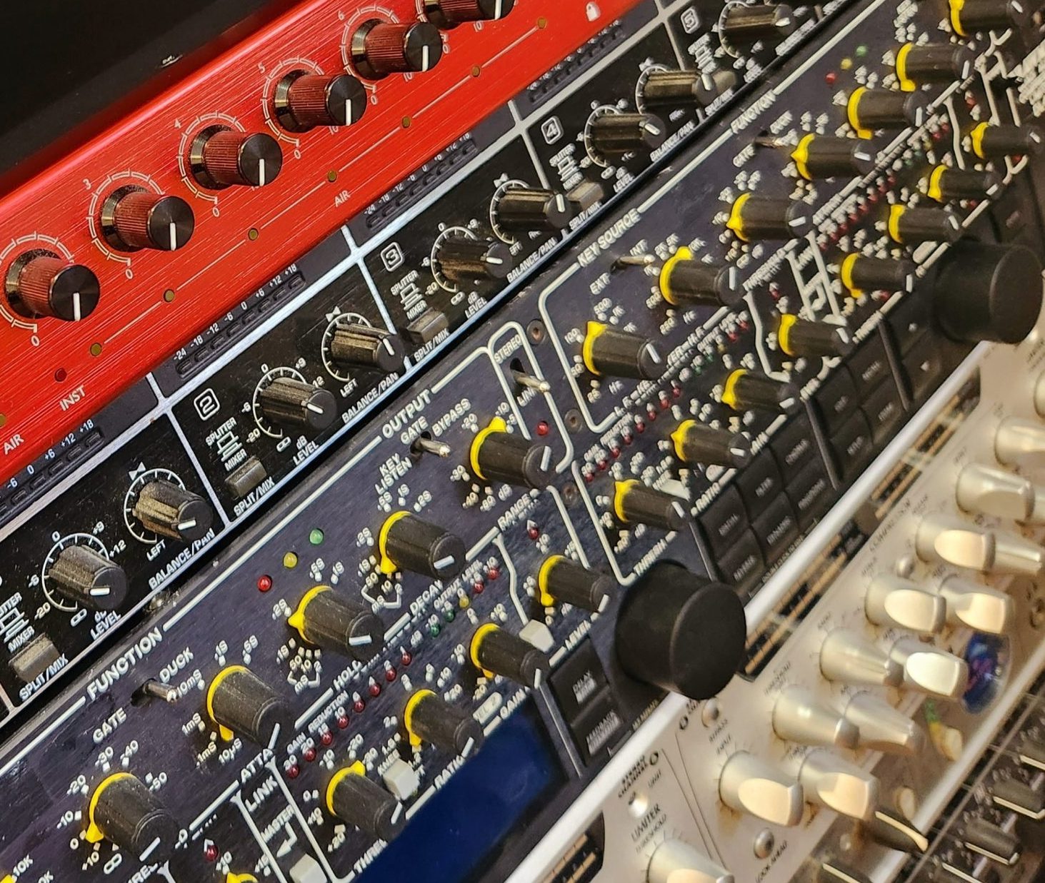 Used and Vintage Musical Instruments Store - Spaceman Music Ottawa, Canada